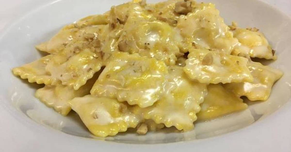 Los chic Raviolis rellenos de Gorgonzola con salsa de hongos y nueces ...