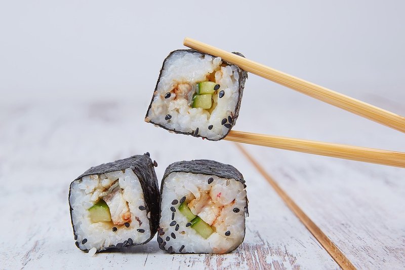 ¿Cómo se debe comer sushi? | REVISTA TODO LO CHIC